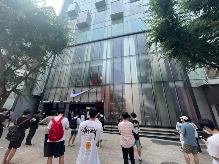 明洞にナイキの大型ショップ「NIKE SEOUL」がオープン | 韓国の経済ニュース｜韓国旅行「コネスト」