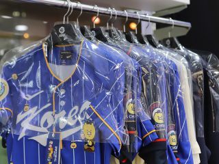 KBO STORE 新沙論峴店の写真アルバム ｜江南駅・三成(COEX)(ソウル)のショッピング店｜韓国旅行「コネスト」